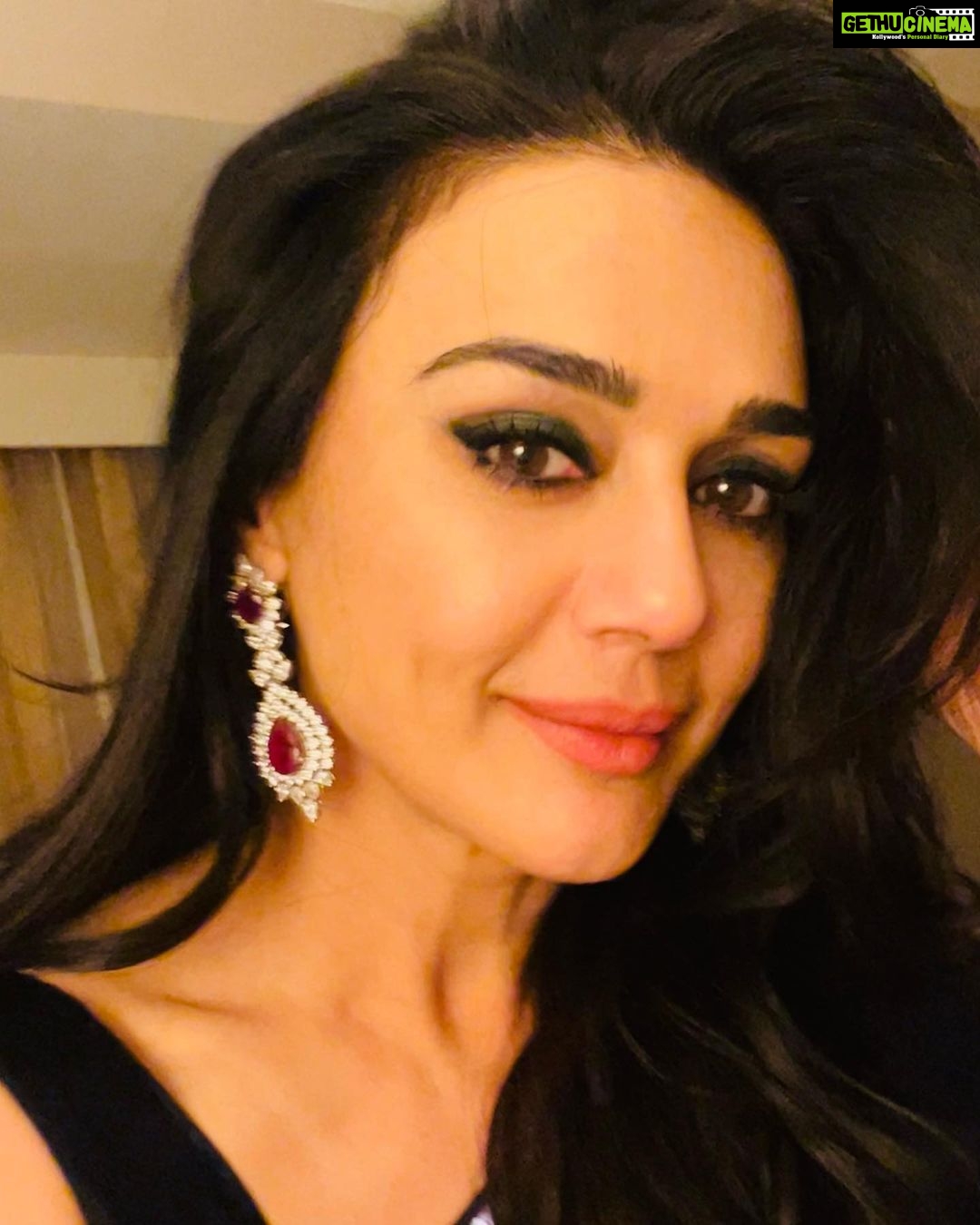 Actress Preity Zinta HD Instagram Photos and Wallpapers April 2023 ...