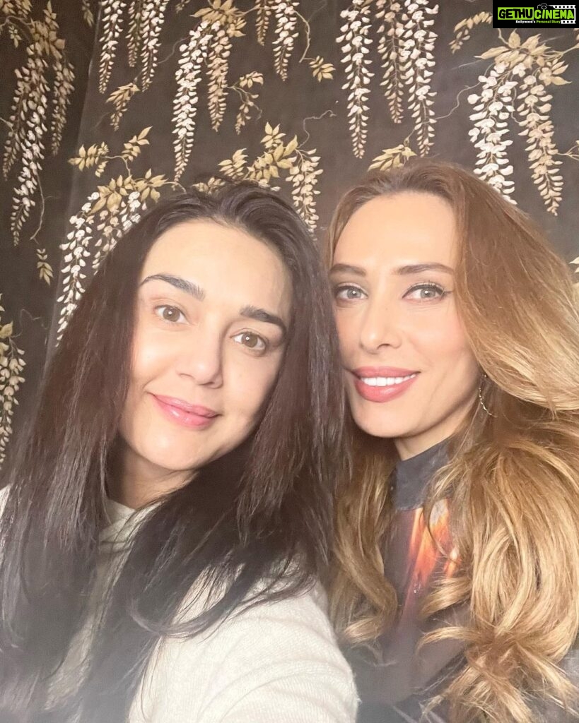 Preity Zinta Instagram - Sunny Sunday 🤩 #ting - Gethu Cinema
