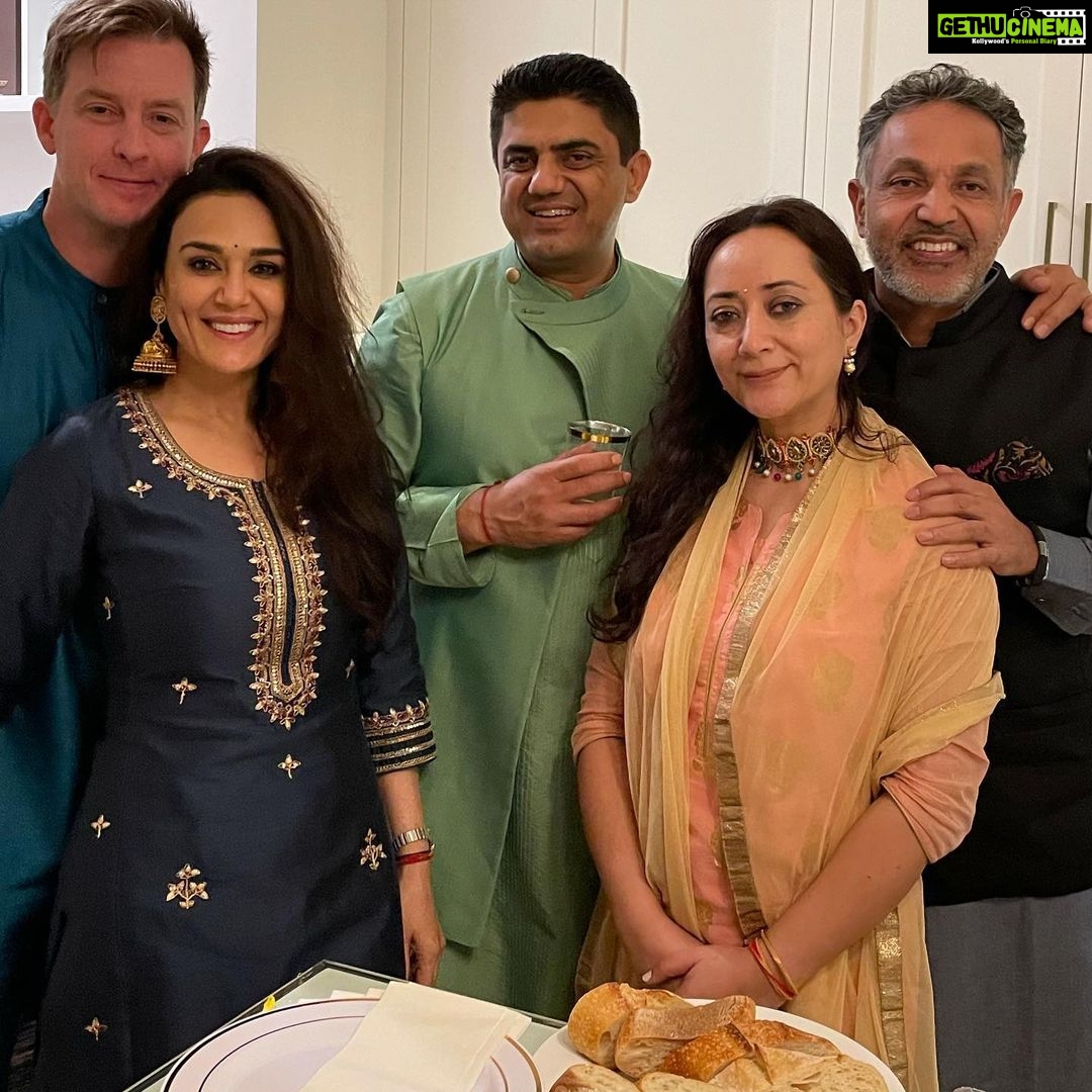 Preity Zinta Instagram – आप सब को दिवाली की हार्दिक शुभकामनाएं 🪔🪔 ️🪔🪔 # ...