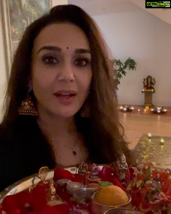 Preity Zinta Instagram – Happy and a safe Diwali to all of you ️🪔 ️ ...