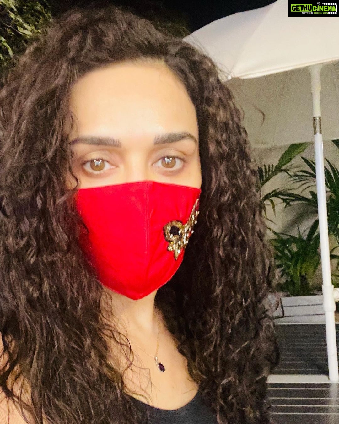 Preity Zinta Instagram – A curly life ️ @iadhuna @bbluntindia #ting ...
