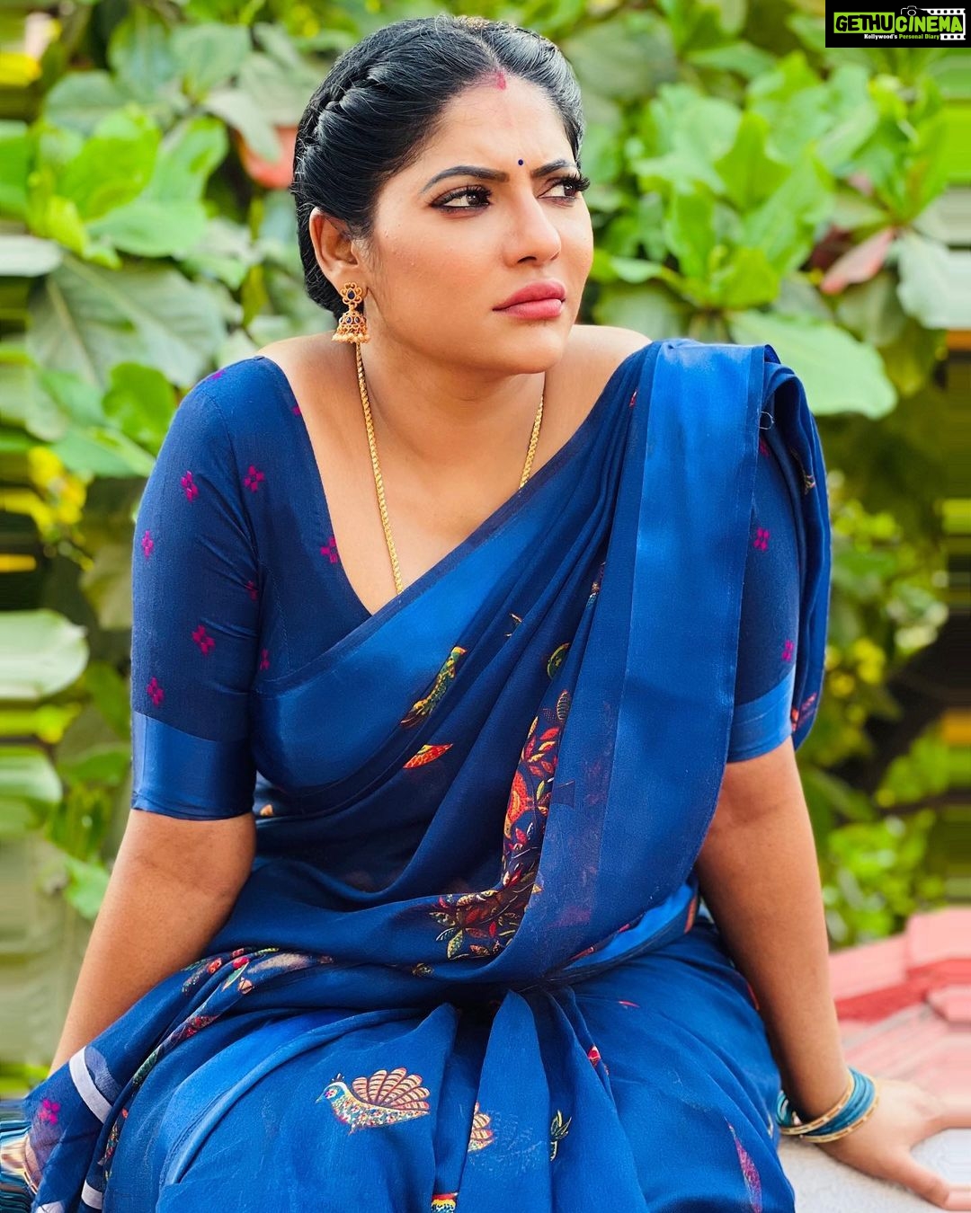 Reshma Pasupuleti Instagram – Keep your face always towards the sunshine & the shadows will fall ...