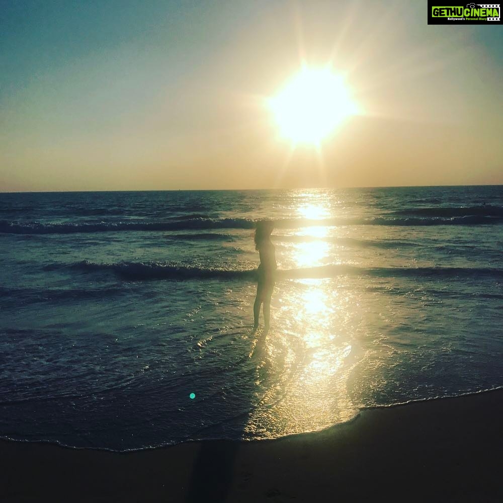 Rhea Chakraborty Instagram – Rays of happiness #paradise☀️ #rheality # ...