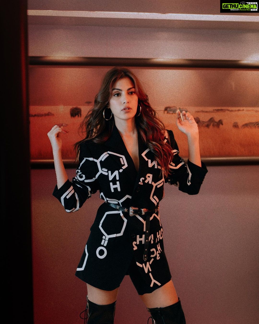 Actress Rhea Chakraborty HD Instagram Photos and Wallpapers May 2023 | Gethu Cinema