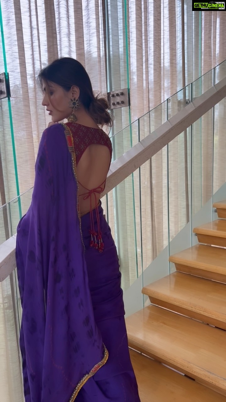 Rhea Chakraborty Instagram – Saari shakti ⚡️ #rhenew Saree @medha.in ...