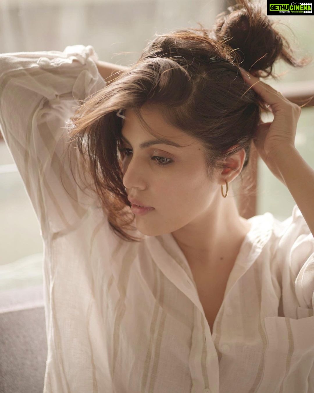 Actress Rhea Chakraborty HD Instagram Photos and Wallpapers May 2022 ...