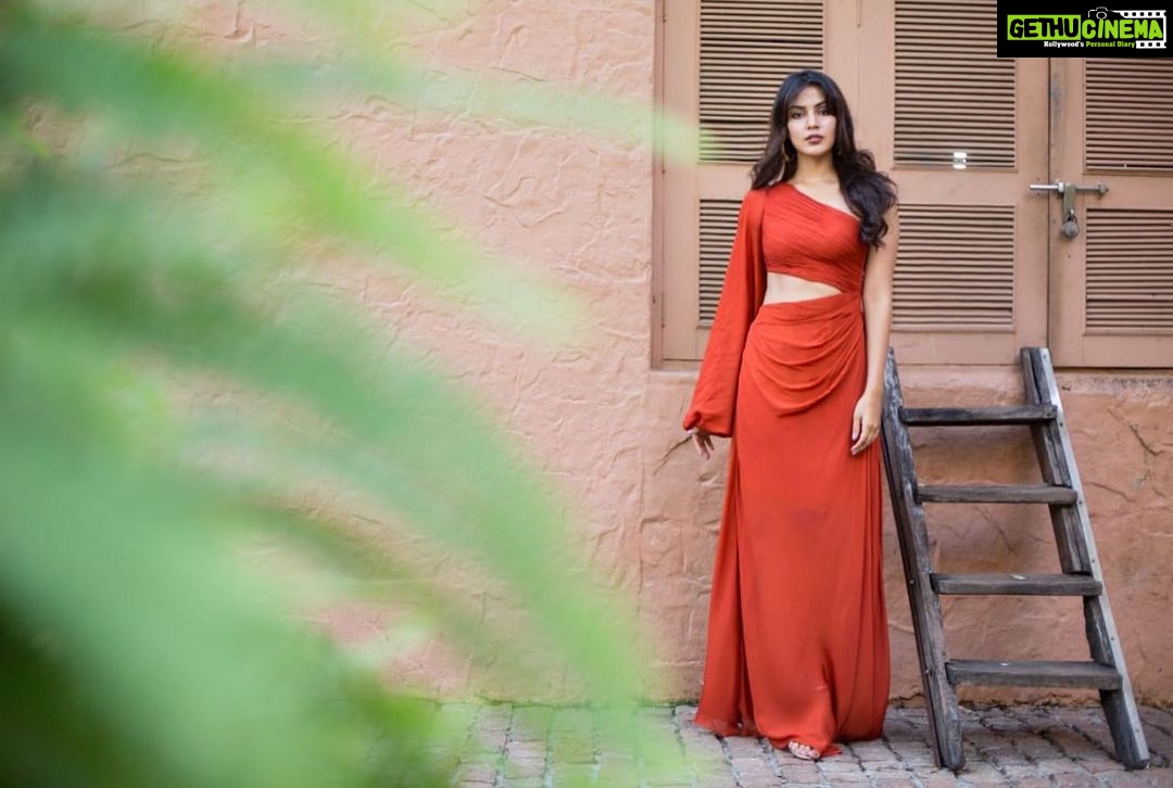 Rhea Chakraborty Instagram – Zoom out and see #rheality Styled by ...