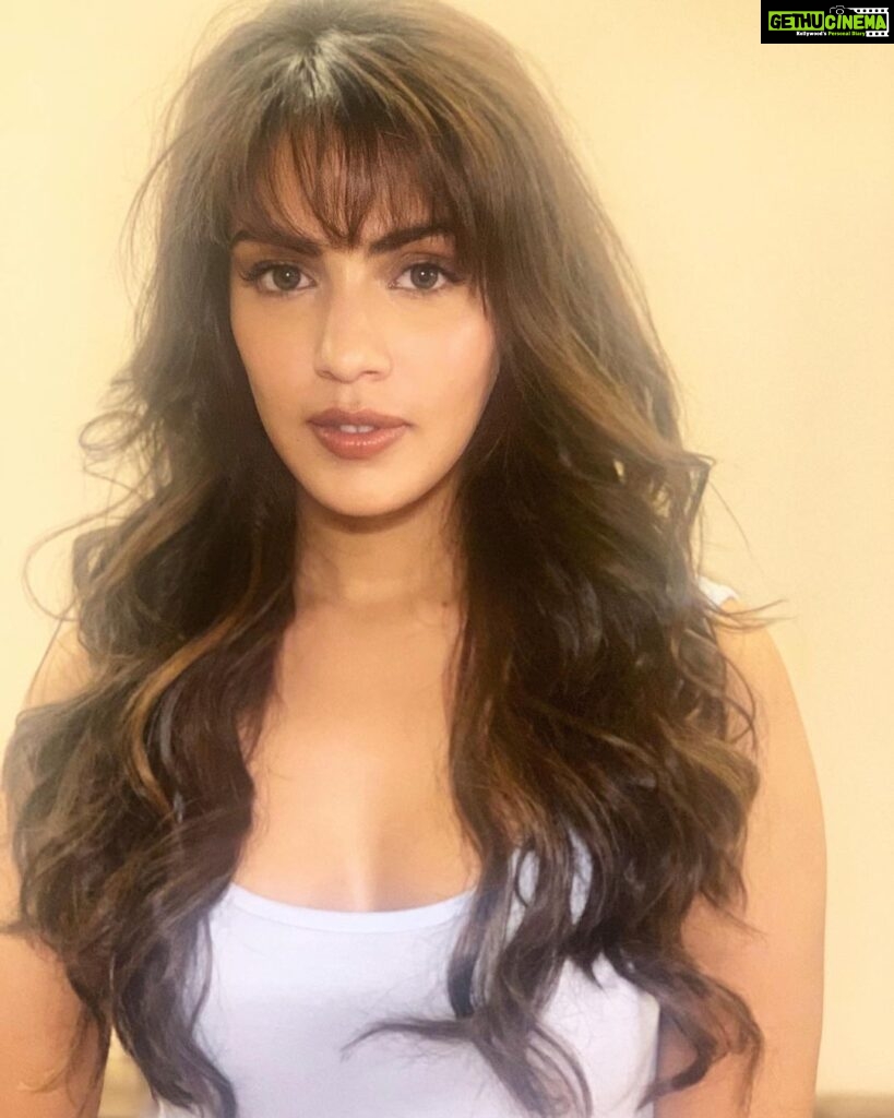 Rhea Chakraborty Instagram – CURRENT LOCATION #rheality #inmyhead 🌈🦋🧜🏼 ...