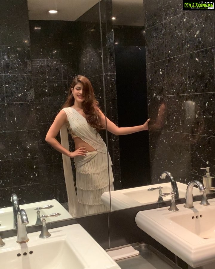 Rhea Chakraborty Instagram – 🌟🌟🌟🌟🌟🌟🌟🌟🌟🌟🌟🌟 Diwali 🌟🌟🌟🌟🌟🌟 sparkle ...