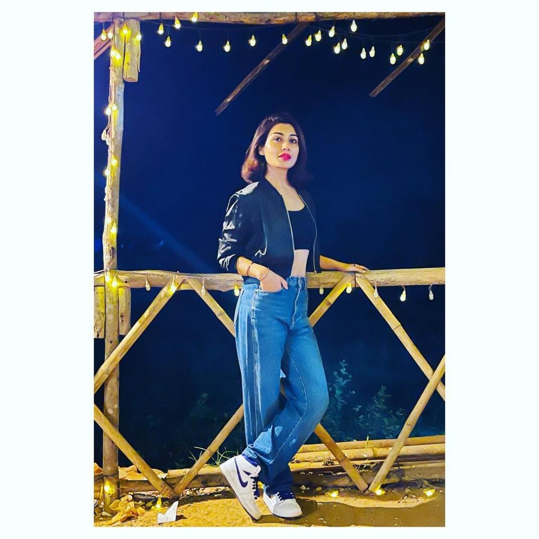 Actress Rimi Sen HD Instagram Photos and Wallpapers April 2022 | Gethu ...