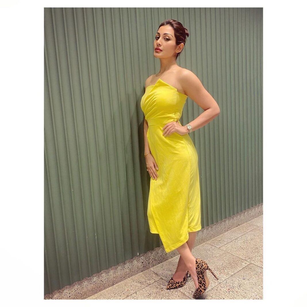 Actress Rimi Sen HD Instagram Photos and Wallpapers May 2022 | Gethu Cinema