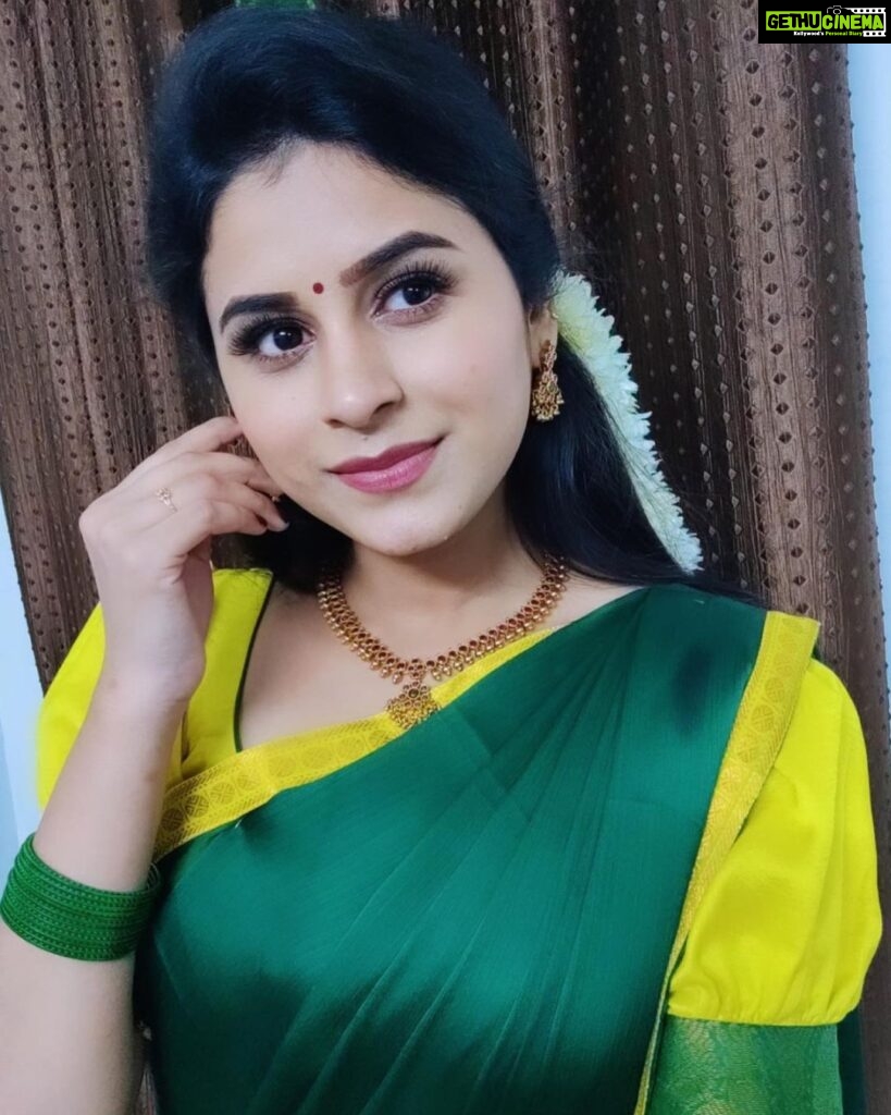 Actress Rithika Tamil Selvi HD Instagram Photos and Wallpapers January ...