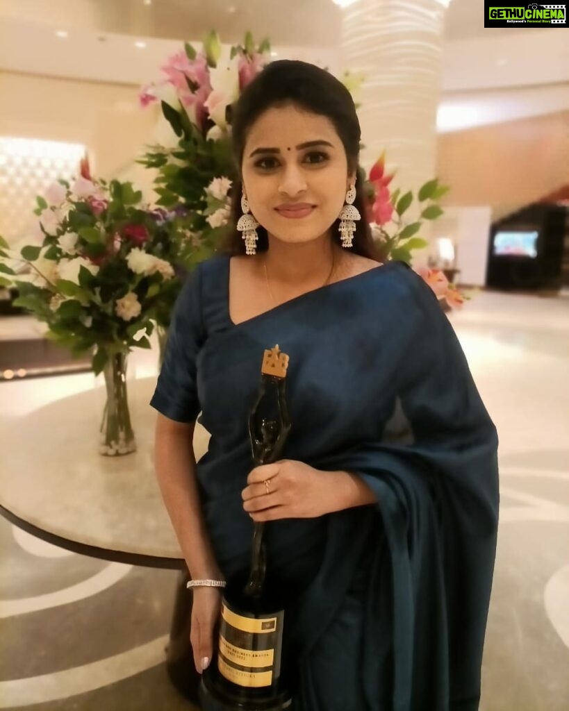 Actress Rithika Tamil Selvi HD Instagram Photos and Wallpapers December ...