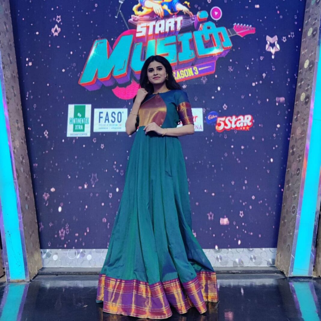 Actress Rithika Tamil Selvi HD Instagram Photos and Wallpapers December ...