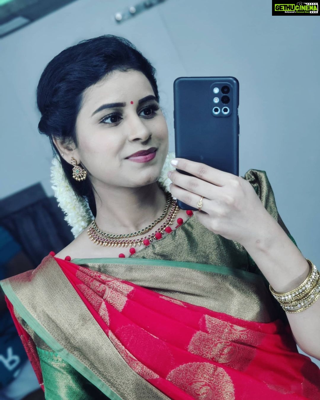 Actress Rithika Tamil Selvi HD Instagram Photos and Wallpapers December ...