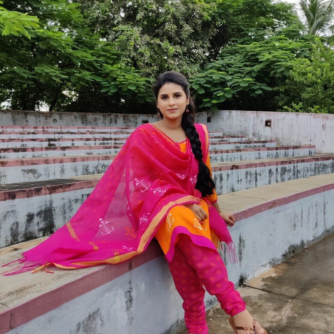 Actress Rithika Tamil Selvi HD Instagram Photos and Wallpapers November ...