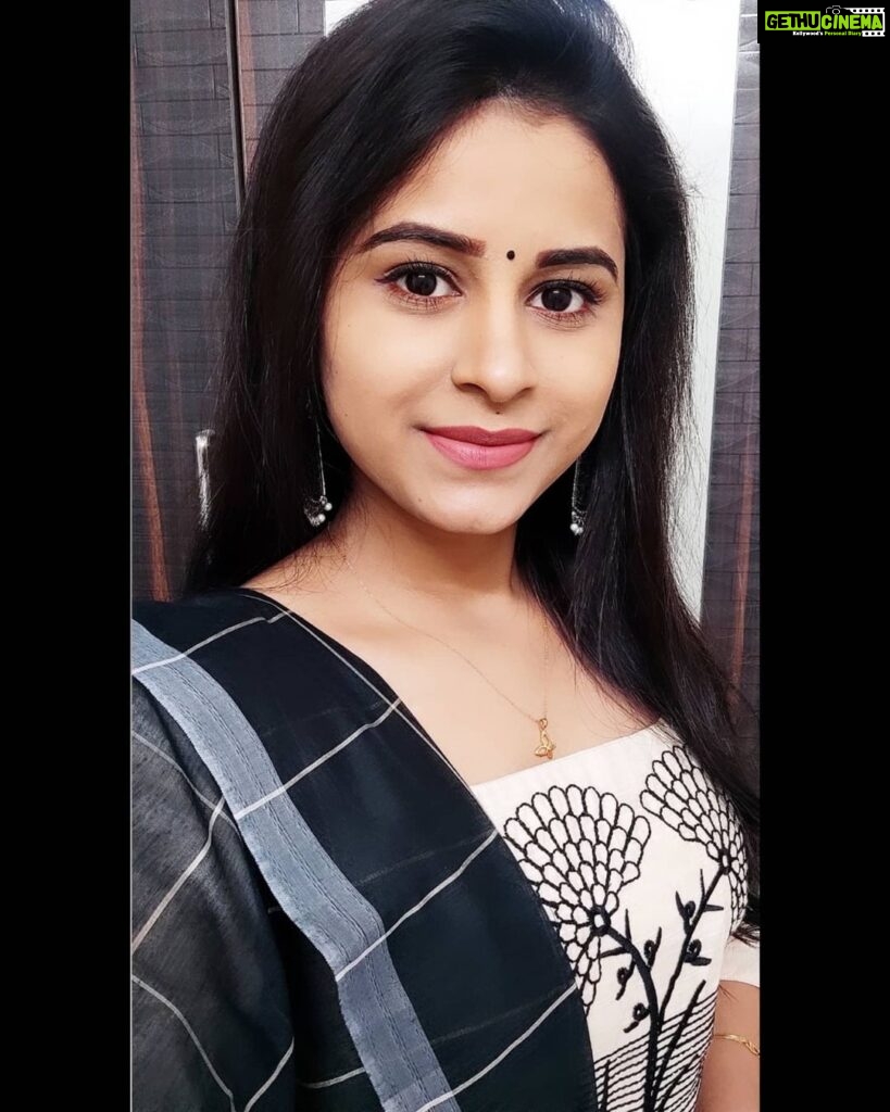 Actress Rithika Tamil Selvi HD Photos and Wallpapers August 2021 - Gethu Cinema