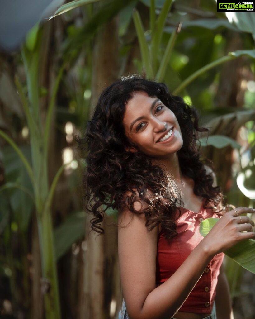 Actress Roshini Haripriyan HD Photos and Wallpapers April 2023 | Gethu ...