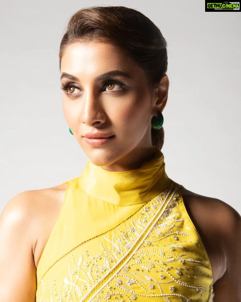 Actress Rukmini Maitra HD Instagram Photos and Wallpapers September ...