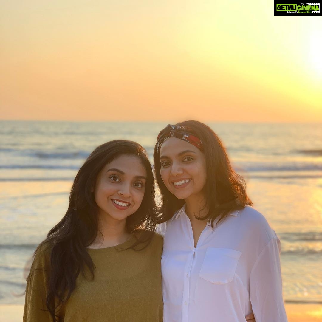 Samvrutha Sunil Instagram – #sistergoals #bestfriendforlife #sunset ...