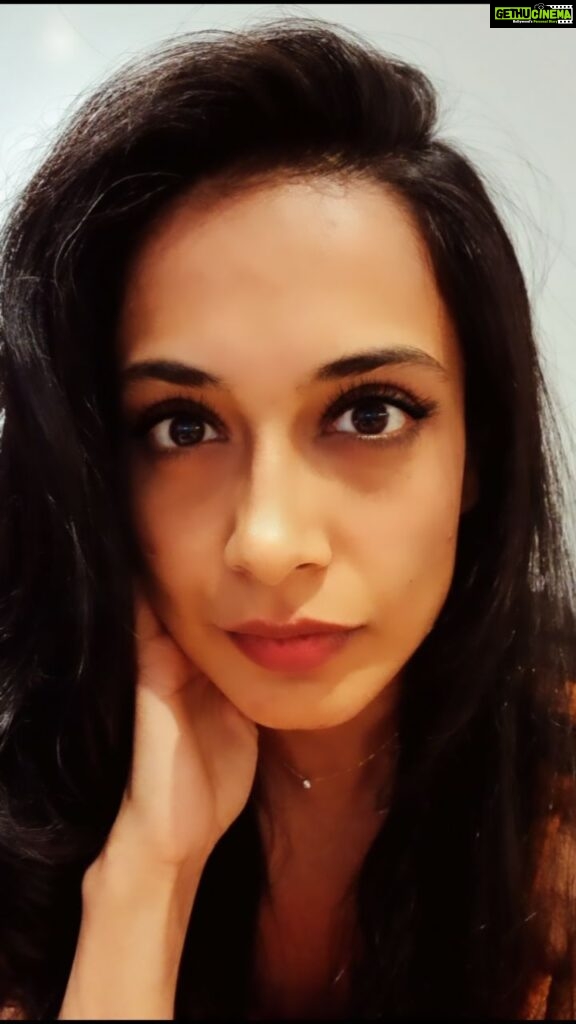 Actress Sarah Jane Dias HD Instagram Photos and Wallpapers May 2022 ...