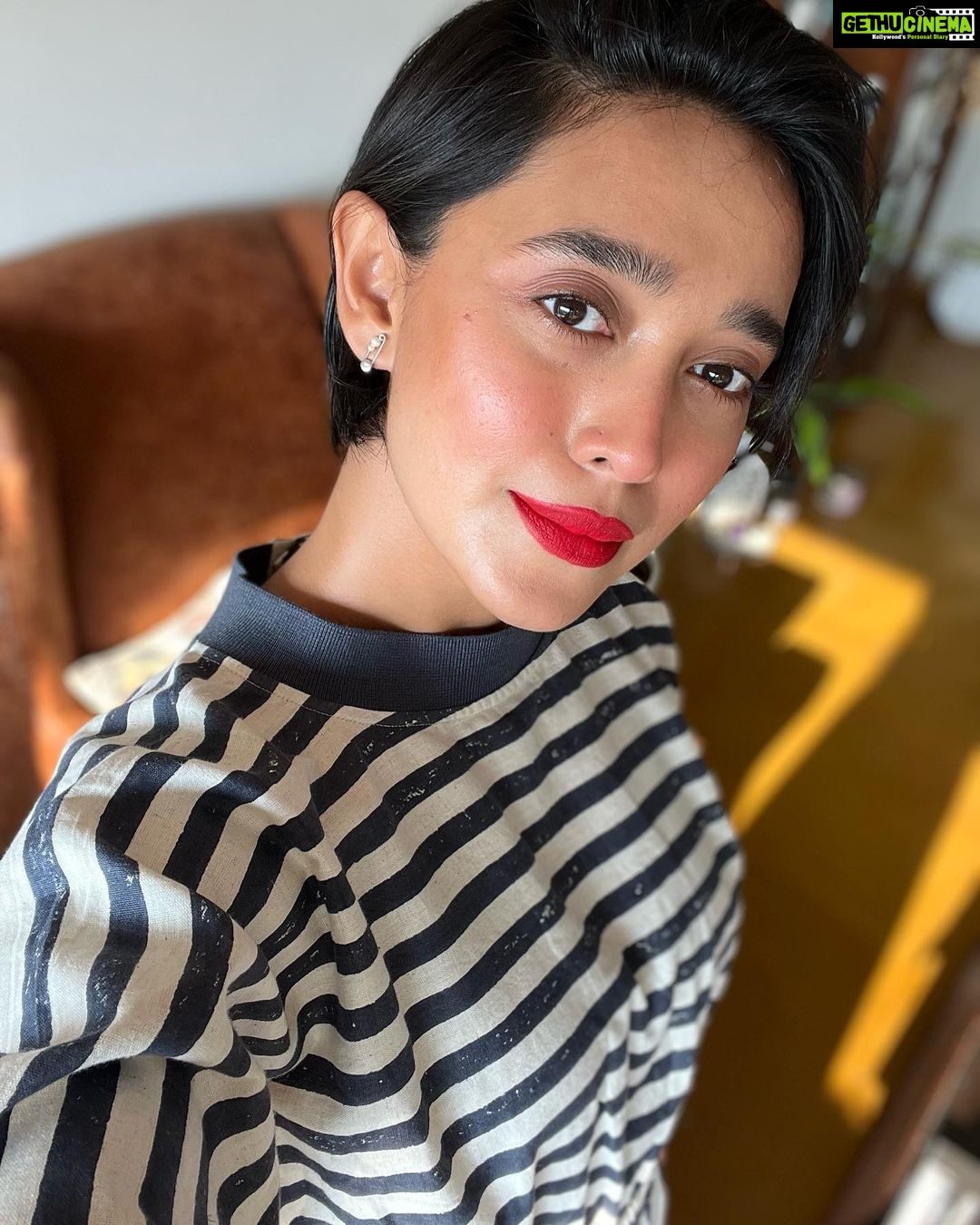 Sayani Gupta Instagram – @stylemati Merry Christmas 🤶 @banerjeeshaket ...