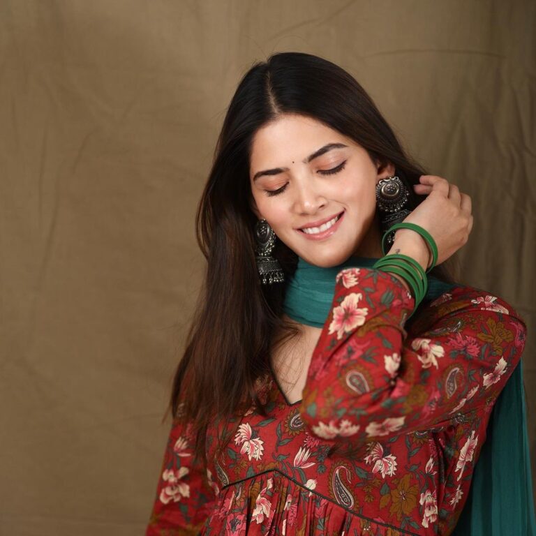 Actress Sayli Patil HD Photos and Wallpapers March 2023 - Gethu Cinema