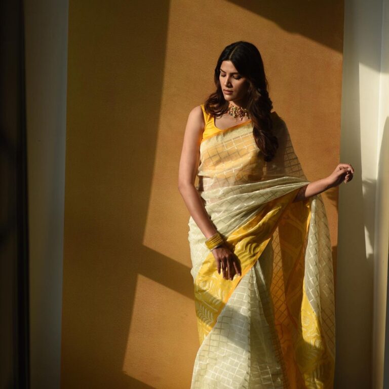 Actress Sayli Patil HD Photos and Wallpapers April 2023 - Gethu Cinema