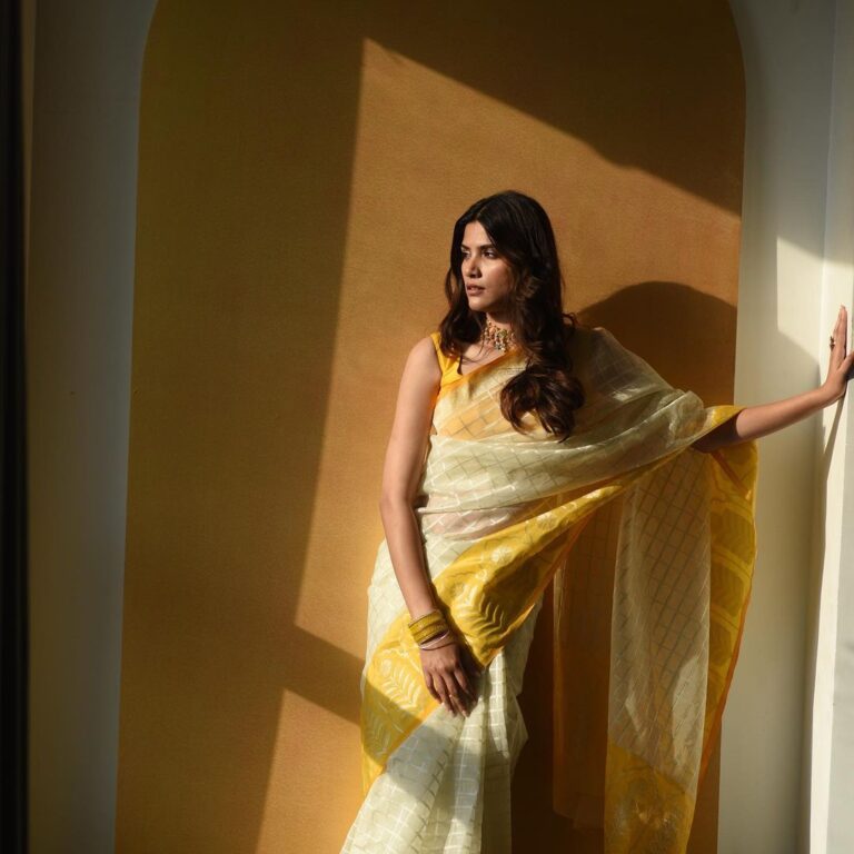 Actress Sayli Patil HD Photos and Wallpapers April 2023 - Gethu Cinema