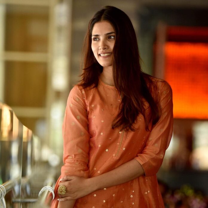 Actress Sayli Patil HD Photos and Wallpapers May 2023 - Gethu Cinema