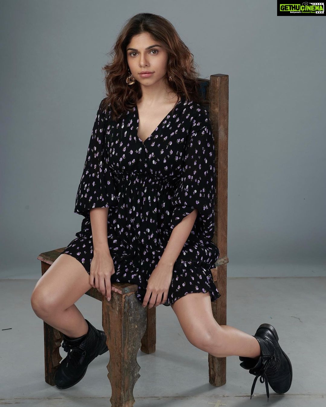 Sharmin Segal Instagram – 📸: @bharat_rawail @mua_dipak_nayak ...