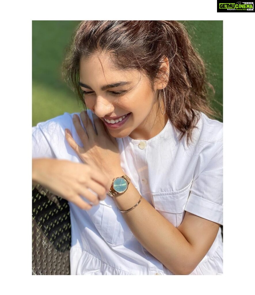 Sharmin Segal Instagram - The Iconic Link Emerald by @danielwellington ...