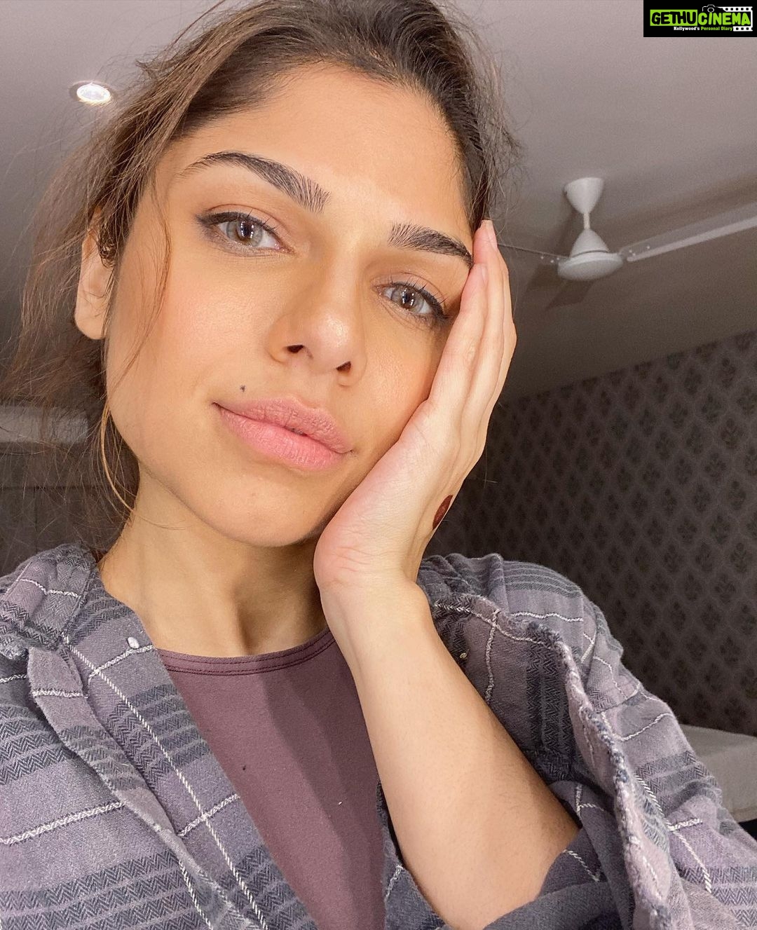 Actress Sharmin Segal HD Instagram Photos and Wallpapers June 2022 | Gethu Cinema