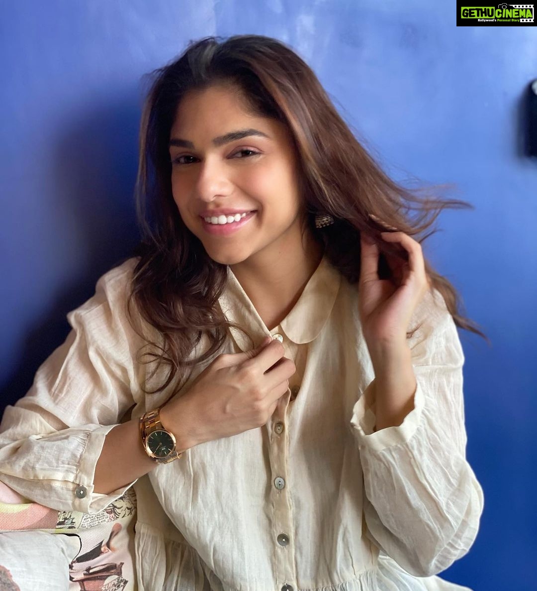 Actress Sharmin Segal HD Instagram Photos and Wallpapers September 2021 | Gethu Cinema