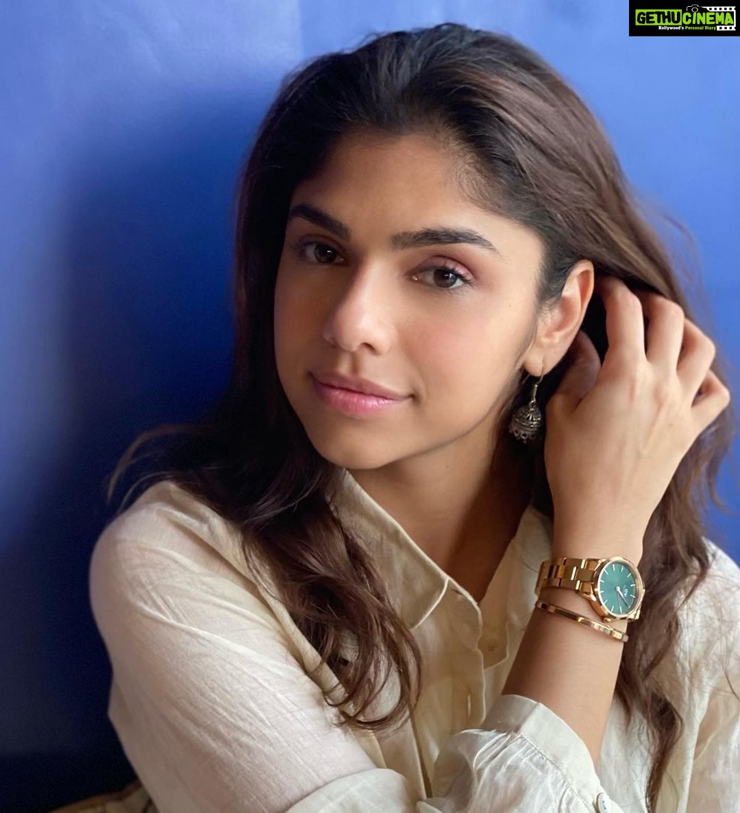 Actress Sharmin Segal HD Instagram Photos and Wallpapers September 2021 | Gethu Cinema