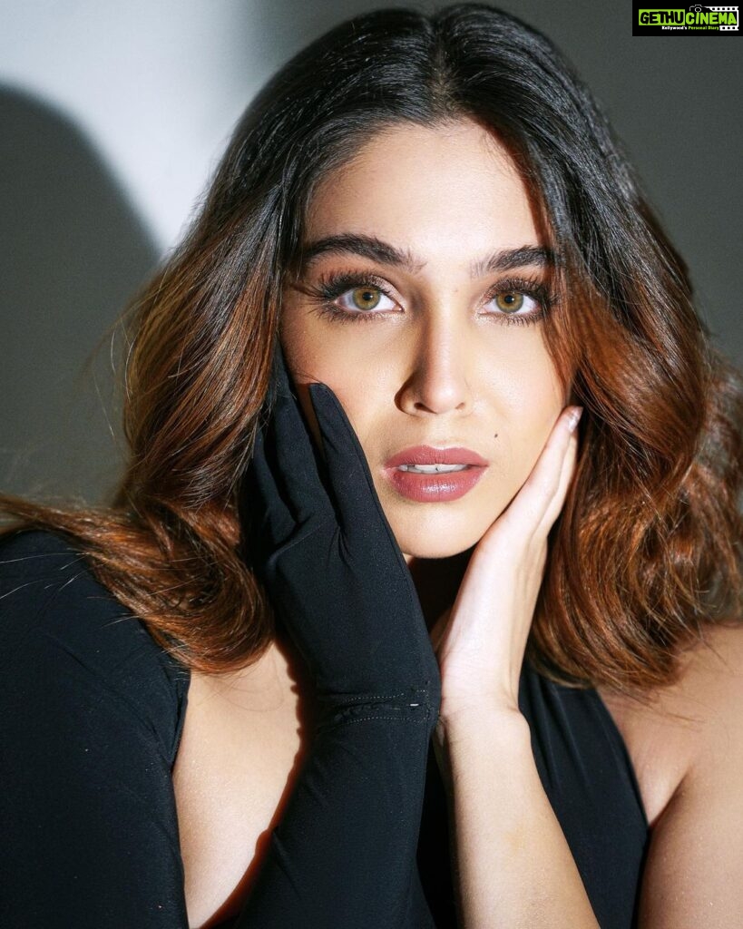 Actor Sharvari Wagh HD Instagram Photos and Wallpapers December 2022 ...