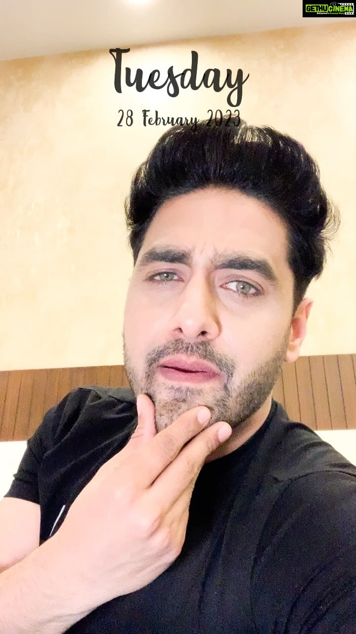 Sheena Bajaj Instagram – Main..Main kuch nahi kah raha,tum Khud dekho ...