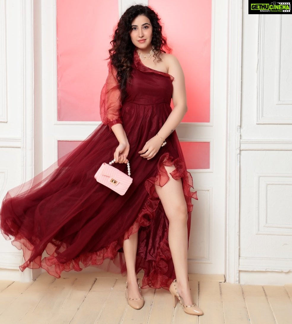 Sheena Bajaj Instagram – | Gethu Cinema