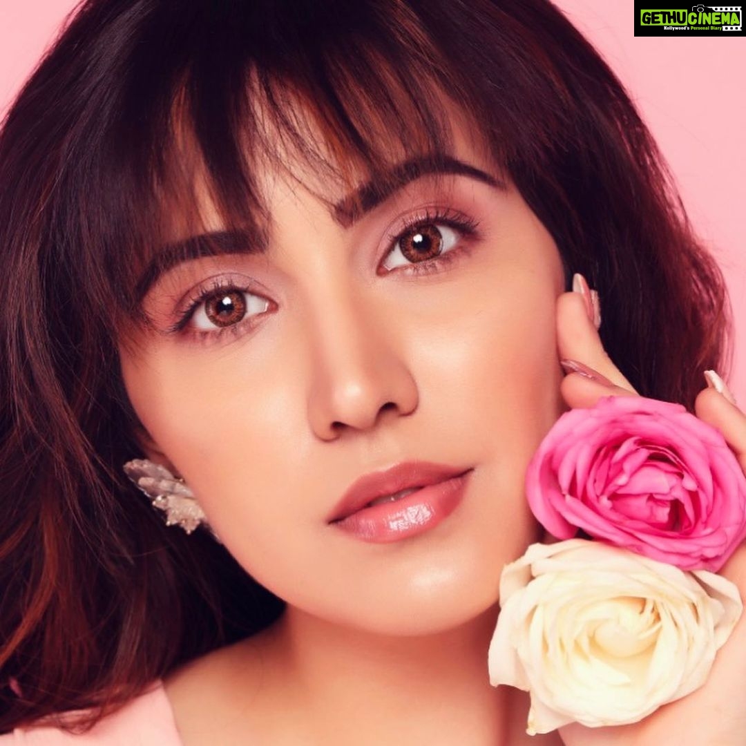 Sheena Bajaj Instagram – Her eyes live the poetry , which she cannot ...