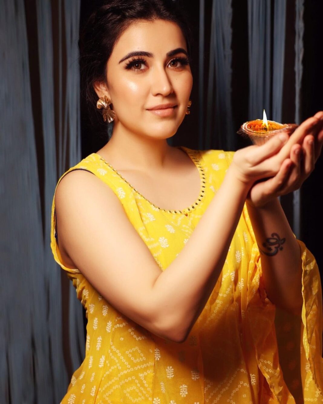 Actress Sheena Bajaj HD Photos and Wallpapers October 2021 - Gethu Cinema