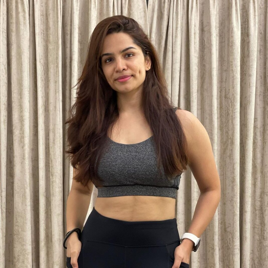 Shikha Singh Instagram - Bhaiyaji smile please 😃 #fightingagainstallodds - Gethu Cinema