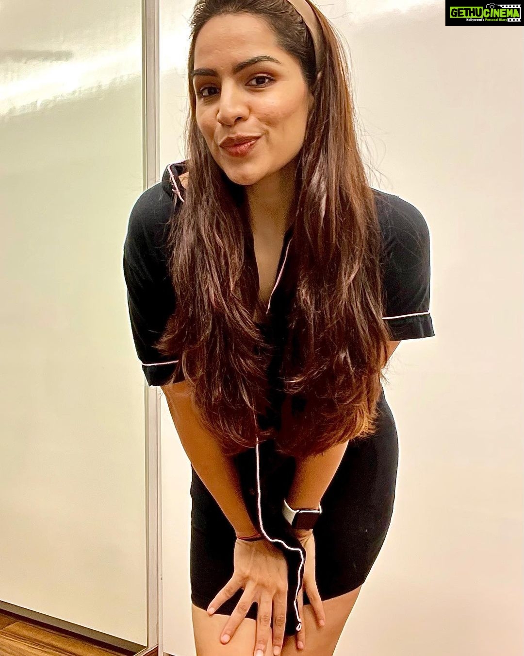 Shikha Singh Instagram Goodnight 😴 Gethu Cinema