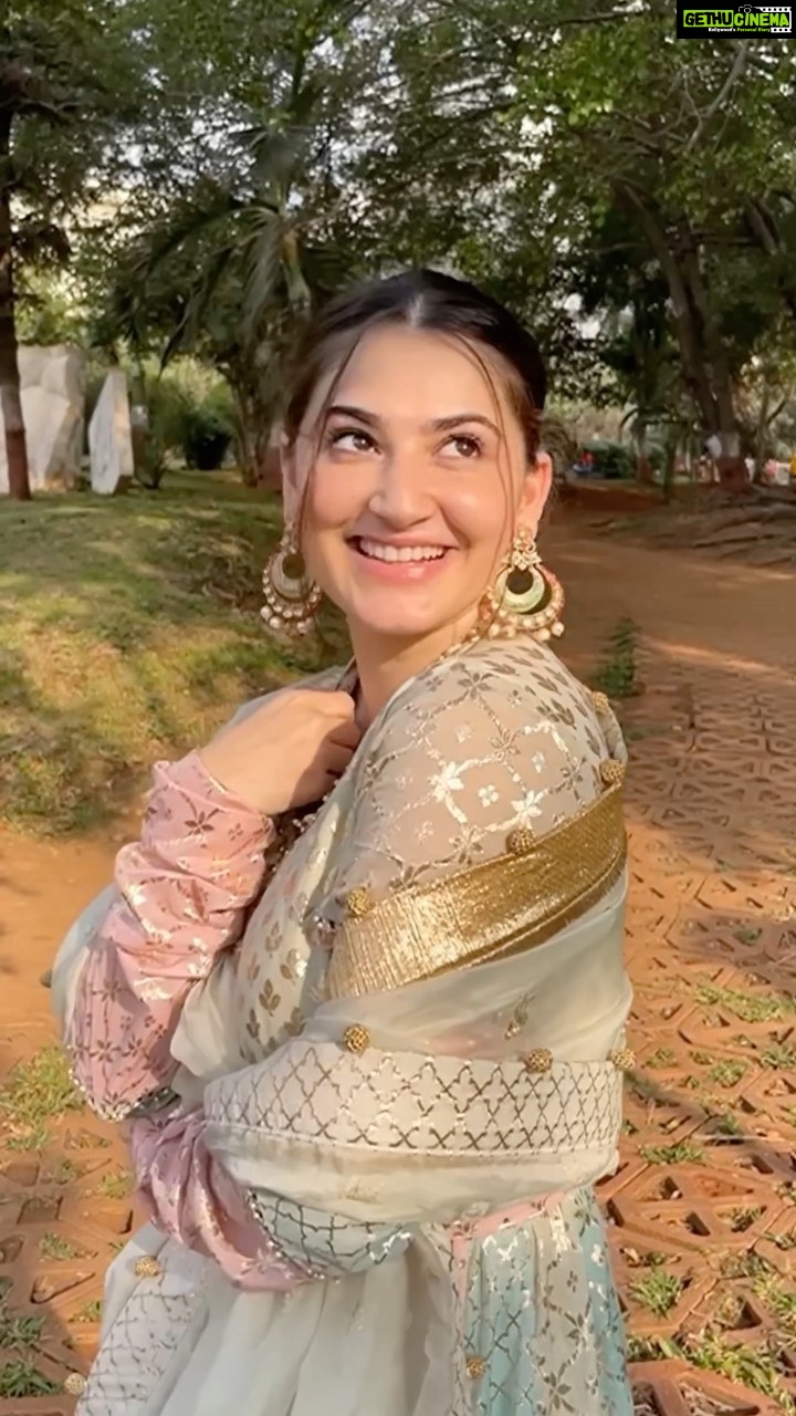 Actress Shivaleeka Oberoi HD Photos and Wallpapers May 2022 | Gethu Cinema