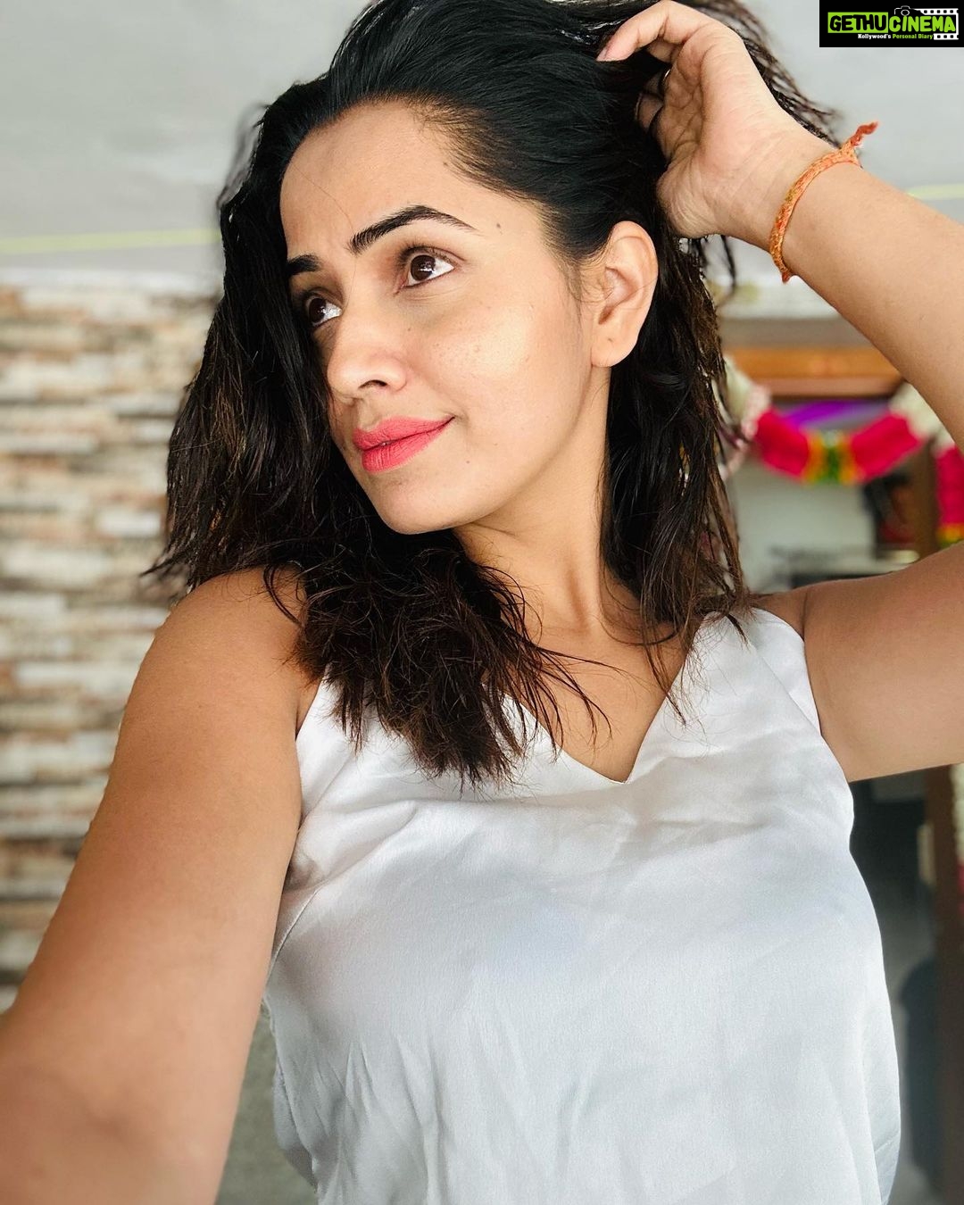 Actress Shobha Shetty HD Instagram Photos and Wallpapers March 2023 | Gethu Cinema