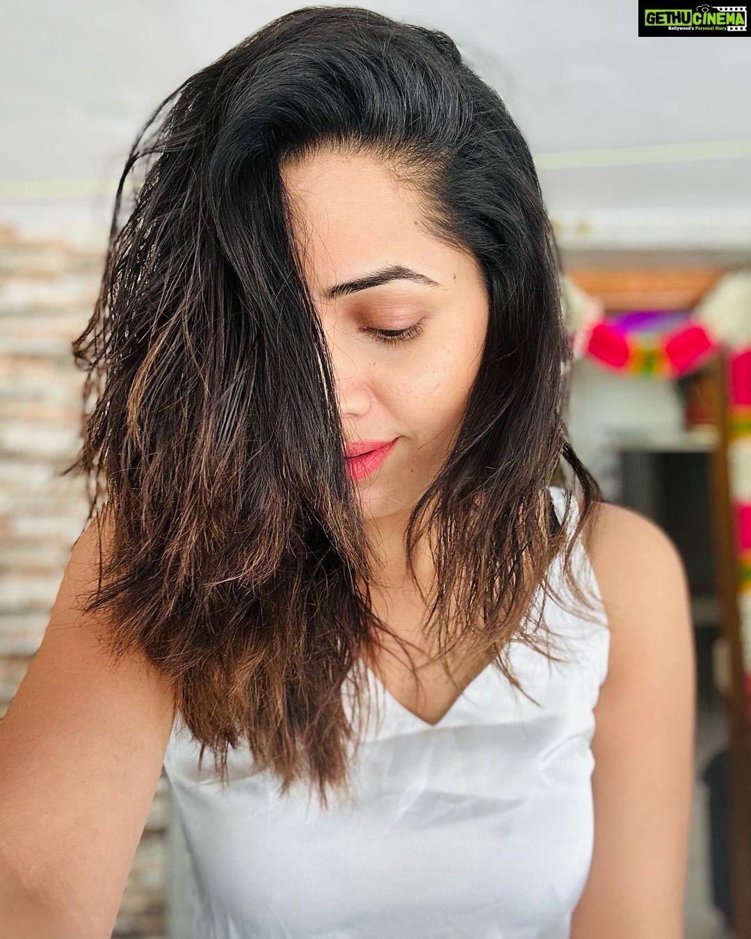 Actress Shobha Shetty HD Instagram Photos and Wallpapers March 2023 ...