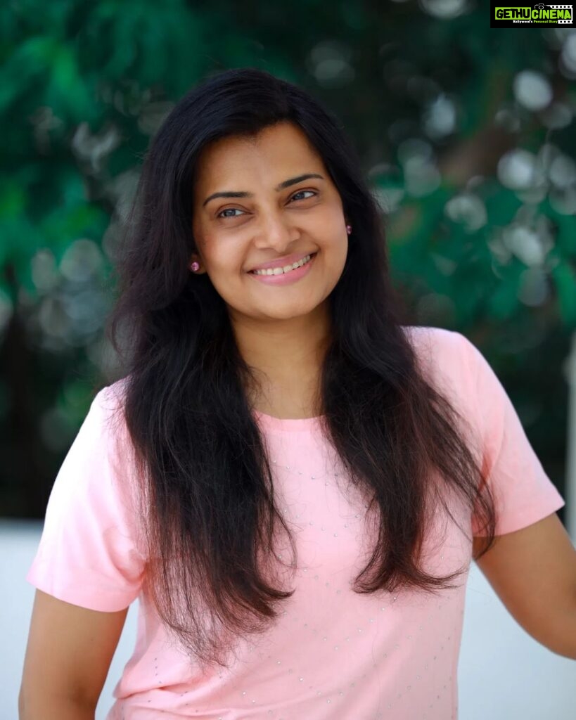 Actress Shruthi Raj HD Photos and Wallpapers December 2022 - Gethu Cinema