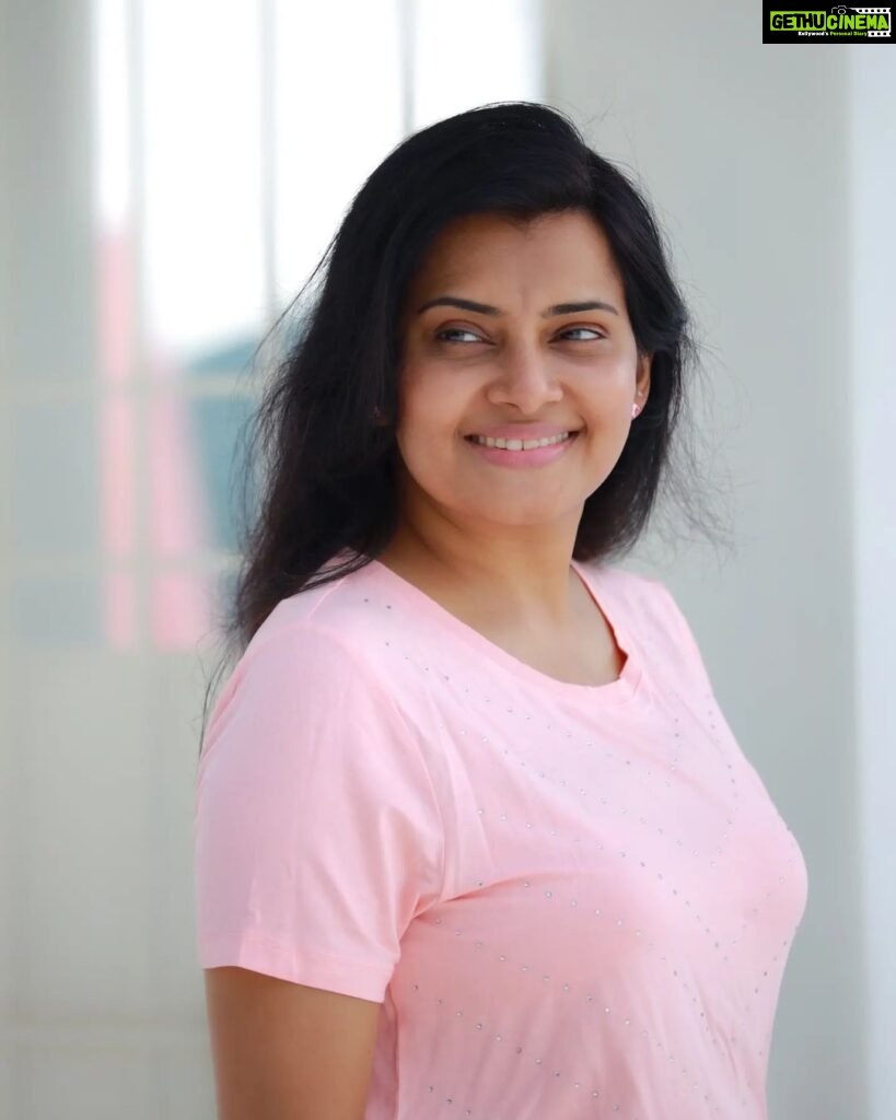 Actress Shruthi Raj HD Photos and Wallpapers December 2022 - Gethu Cinema