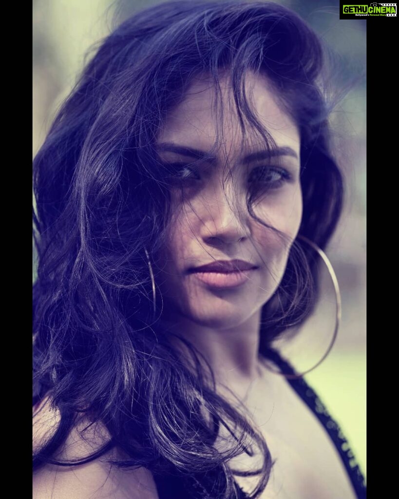 Actress Shruti Bapna HD Photos and Wallpapers January 2023 - Gethu Cinema