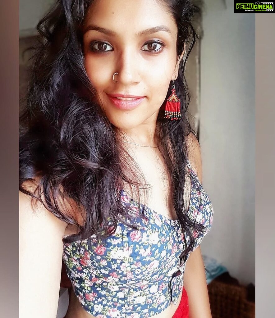 Actress Shruti Bapna HD Photos and Wallpapers November 2021 - Gethu Cinema