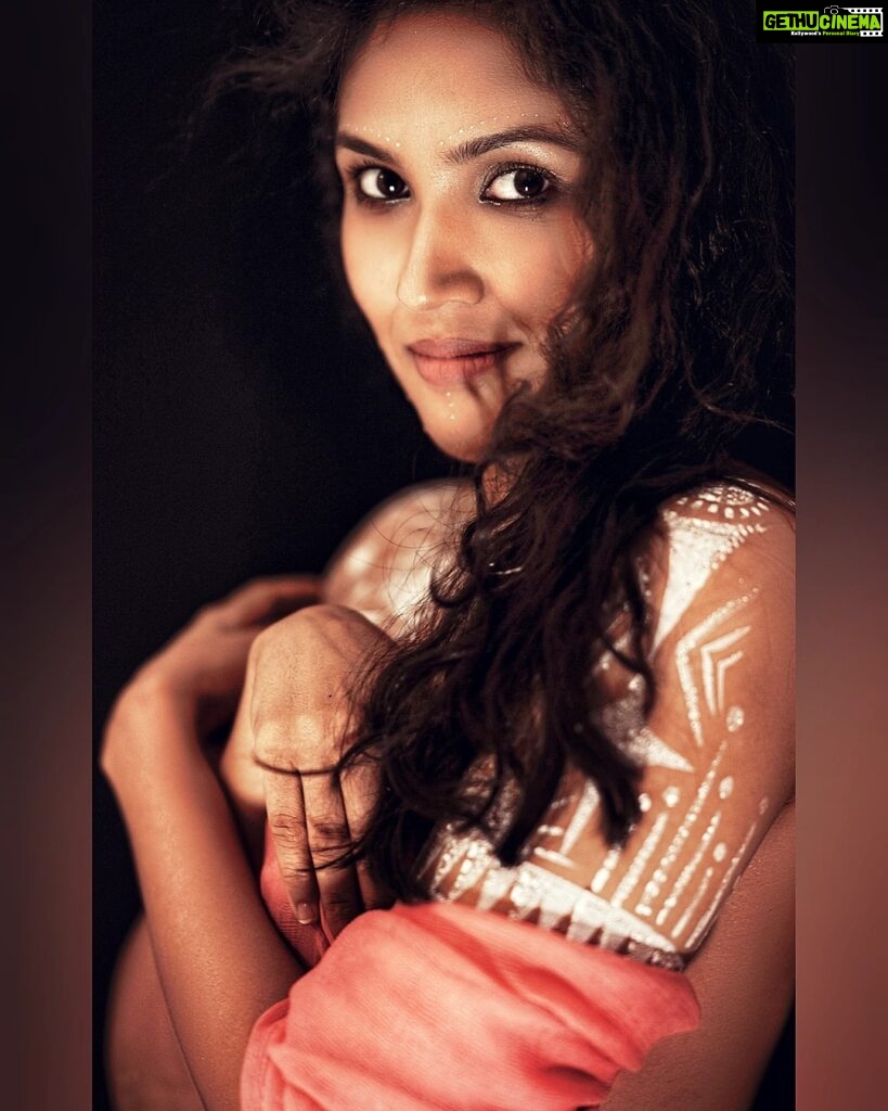 Actress Shruti Bapna HD Instagram Photos and Wallpapers November 2021 ...